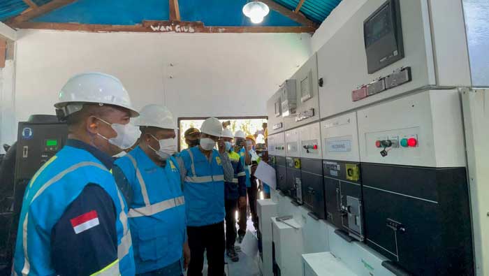 PLN Investasi Rp 5,8 Miliar, Warga Pulau Tayando Nikmati Listrik ...