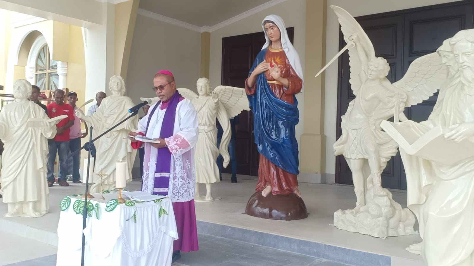 Uskup Amboina Berkati Arca Santa Perawan Maria Hati Tak Bernoda Gereja ...
