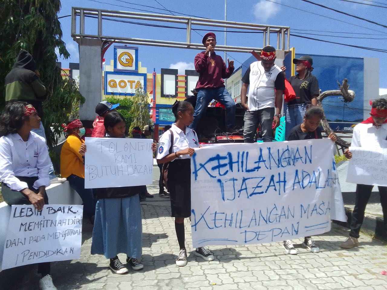 PMKRI Demo Dinas Pendidikan Malra, Buntut Tiga Tahun Siswa SD Ohoituf ...
