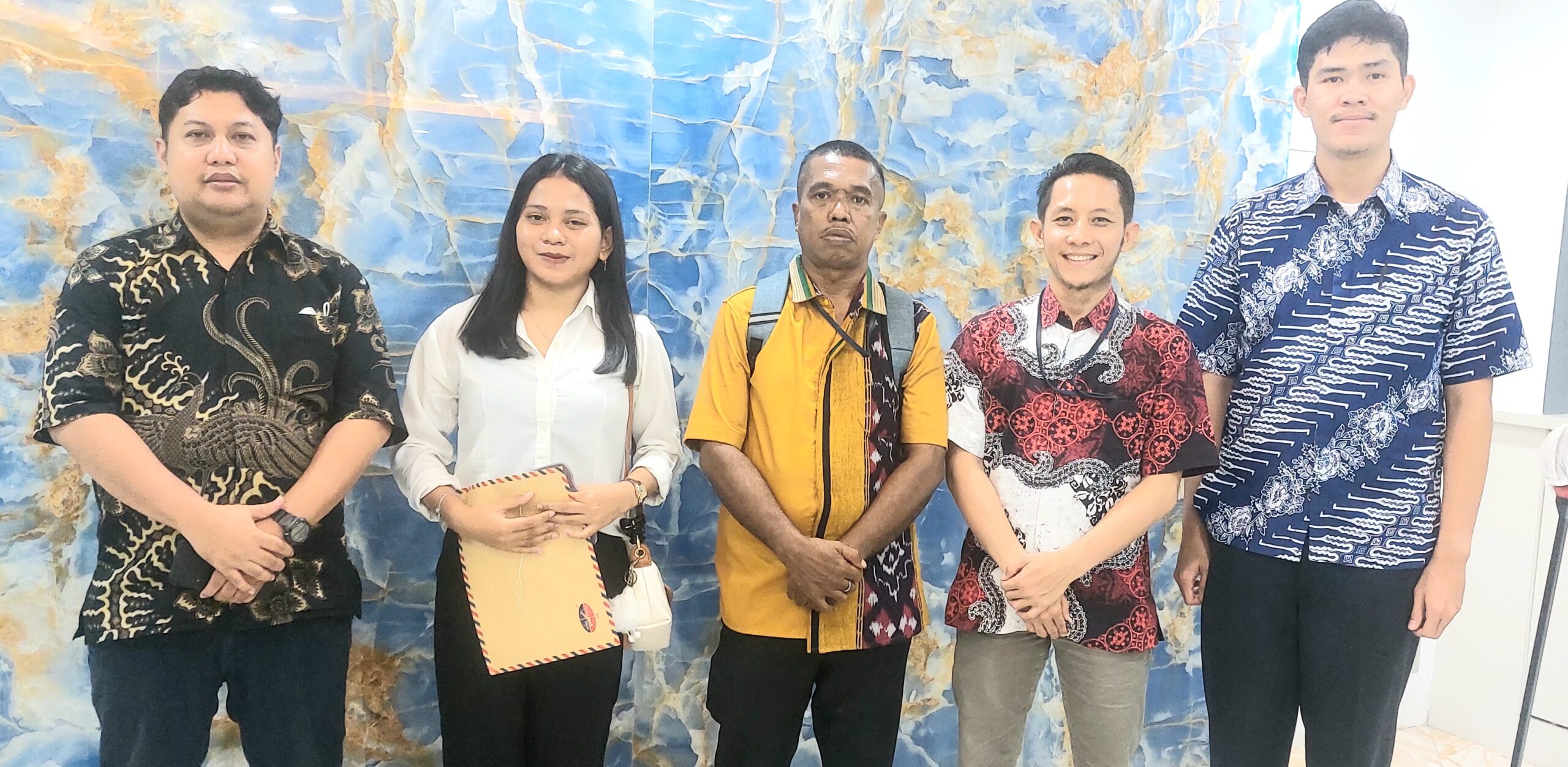 Dua Siswi SMK Siwalima Langgur Diterima PKL Di Kementerian Kominfo RI ...