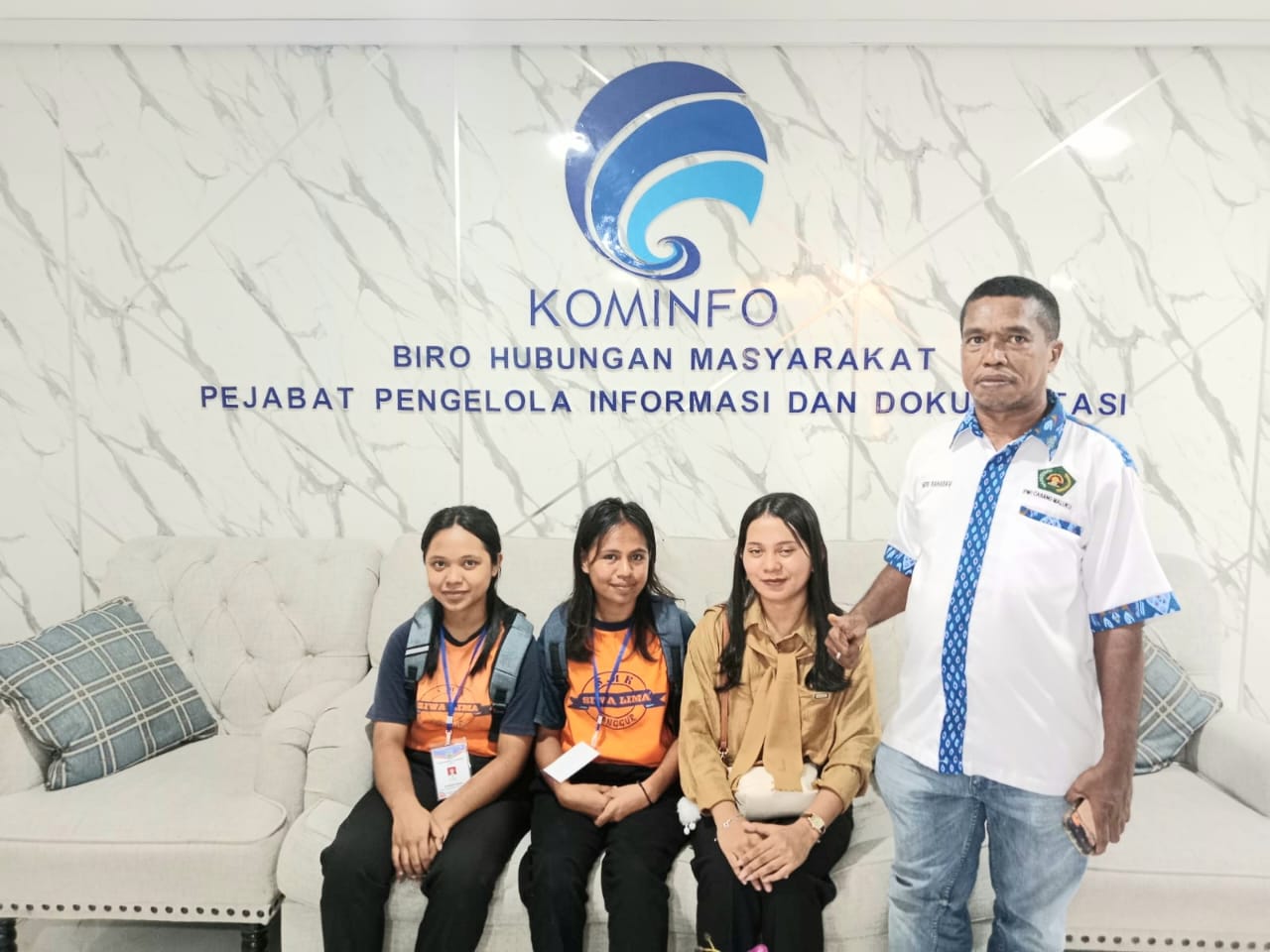 Dua Siswi SMK Siwalima Langgur Diterima PKL Di Kementerian Kominfo RI ...