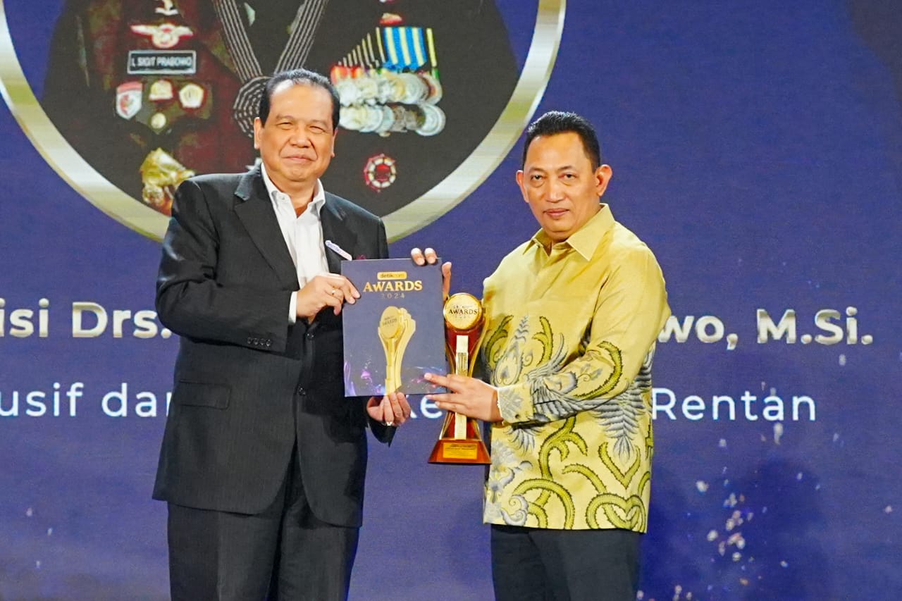 Kapolri Terima Penghargaan Tokoh Inklusi Peduli Kelompok Rentan di ...